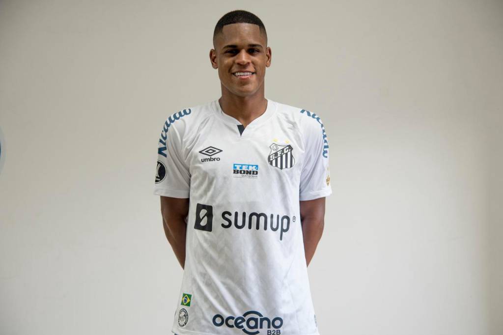 Após frustração, Victor Yan espera nova chance no Santos sob o comando ...