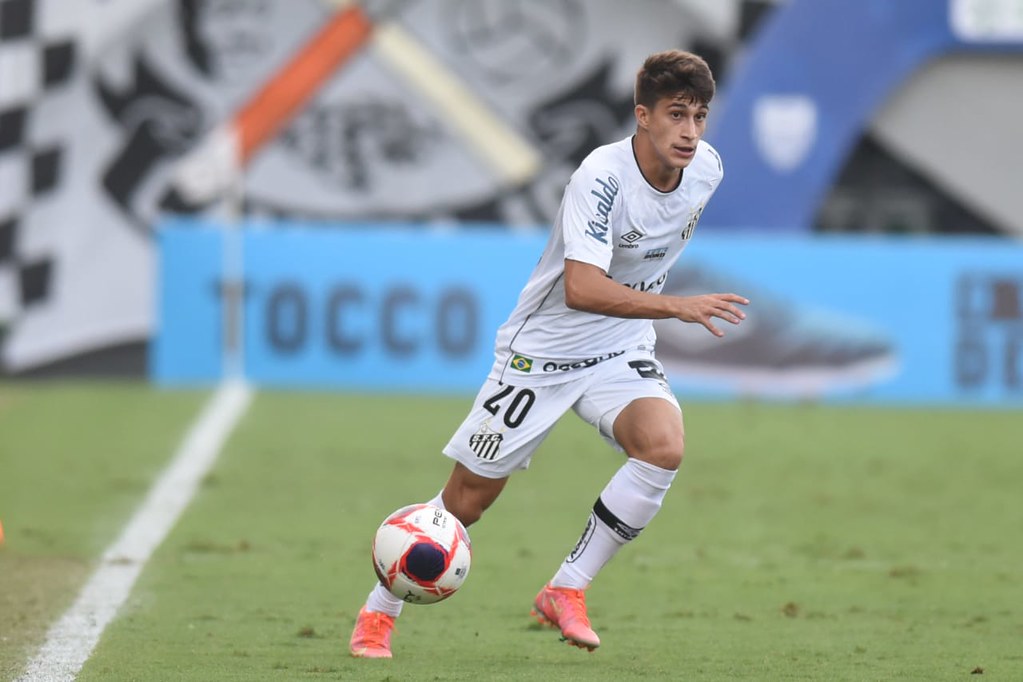 Gabriel Pirani assina renovação do contrato com o Santos; veja os ...