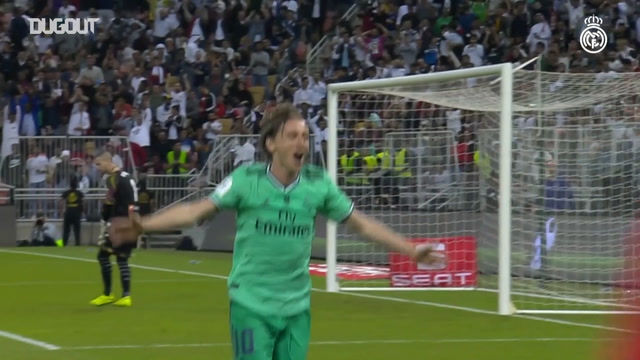 Trivela! Modric marca contra o Valencia com batida de efeito - Gazeta ...