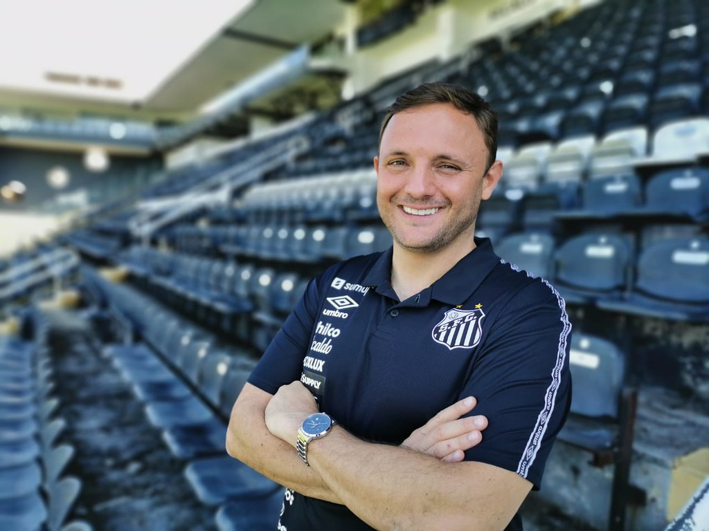 Com aval de novo executivo, Santos busca reforços para equipe de ...