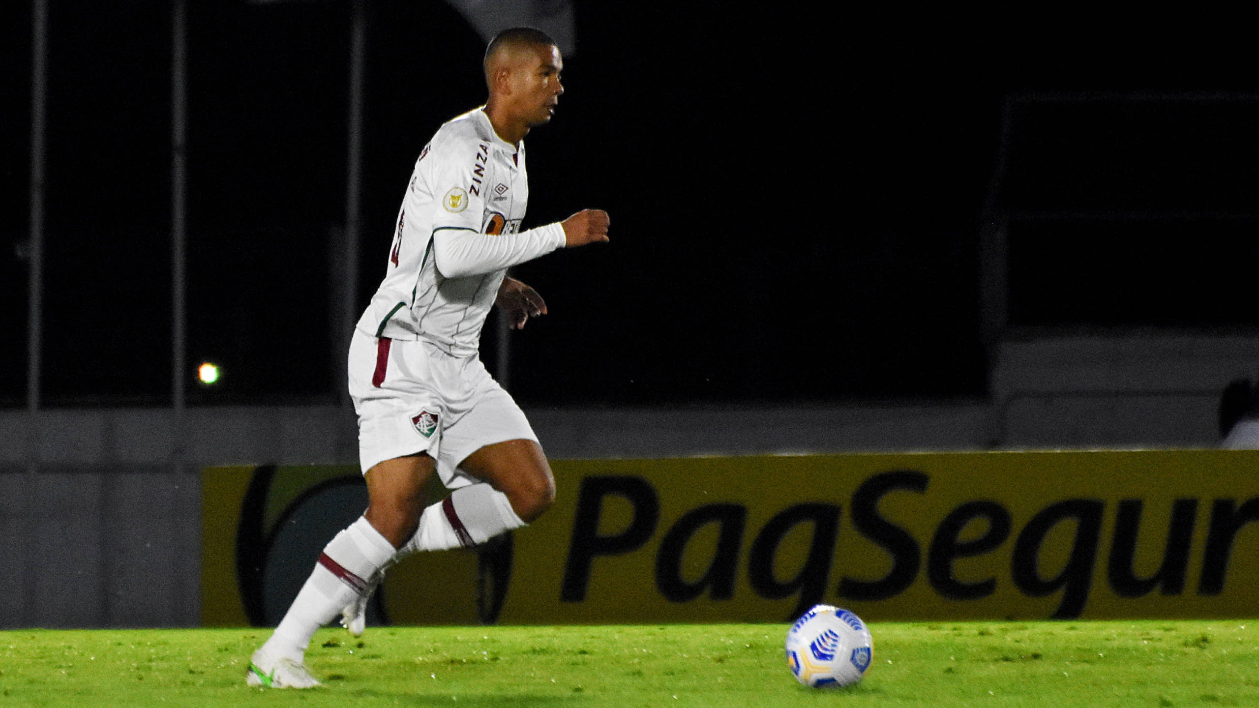 David Braz comemora oportunidade como titular no Fluminense - Gazeta ...