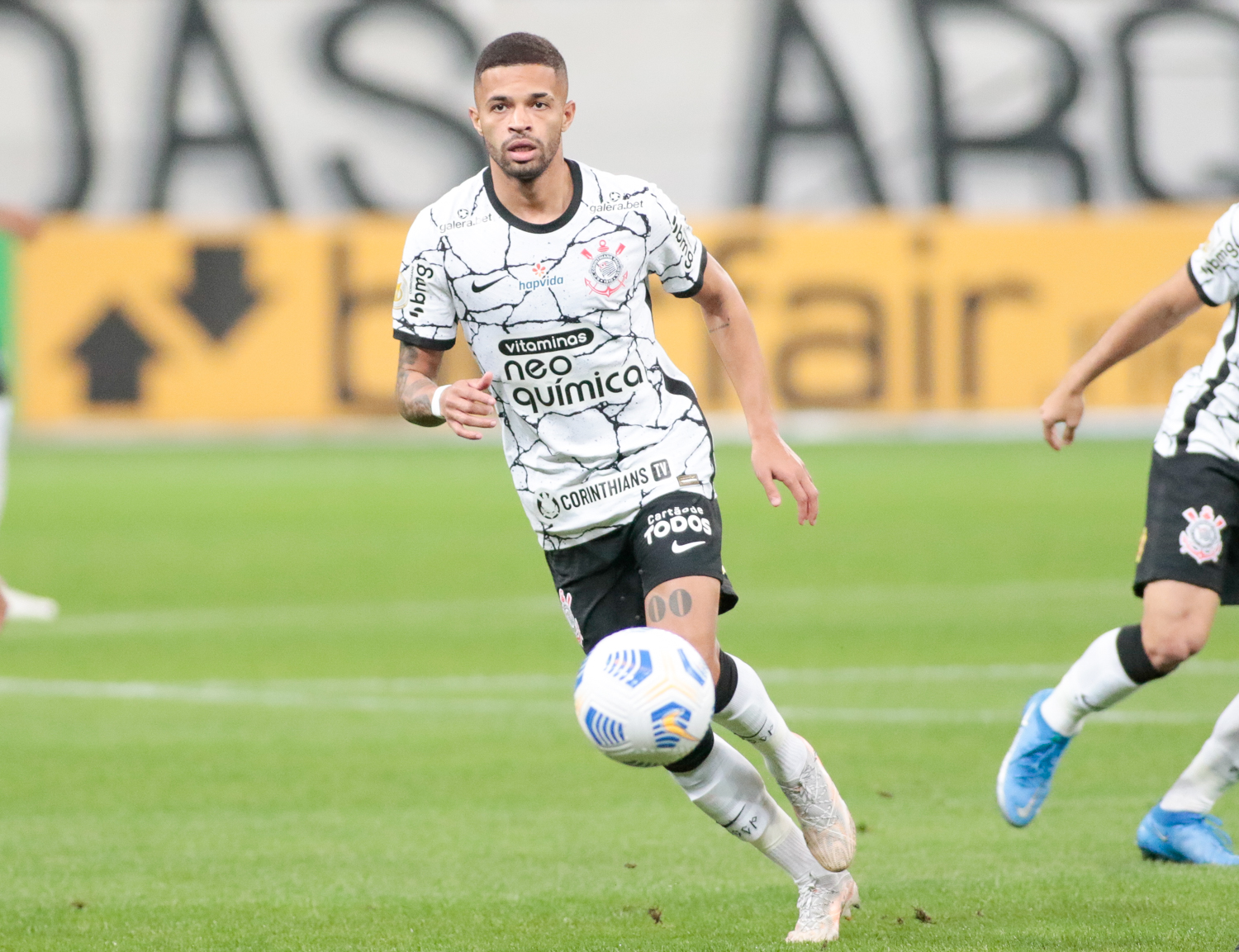 Vitinho comemora primeiro gol como profissional, mas lamenta derrota do ...