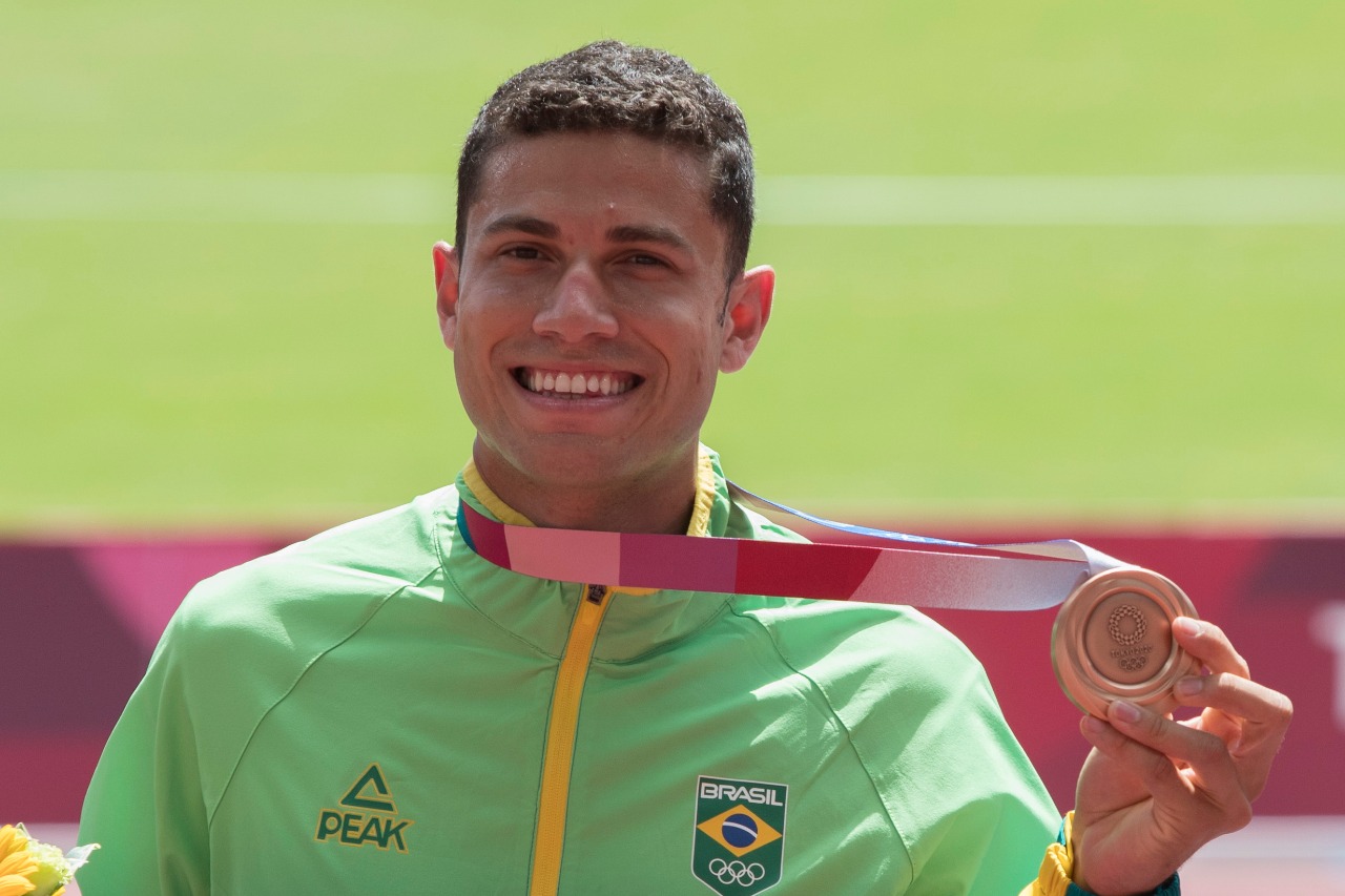 Confira imagens de Thiago Braz no pódio das Olimpíadas de Tóquio ...