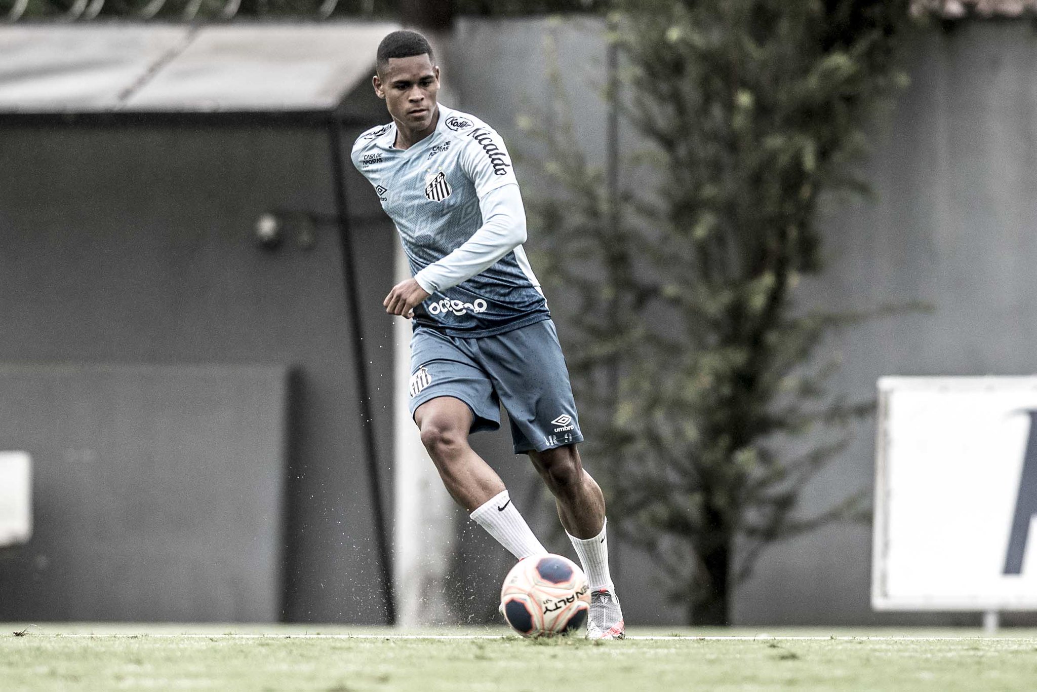 Victor Yan negociou com dois clubes da Europa antes de ir à Justiça ...