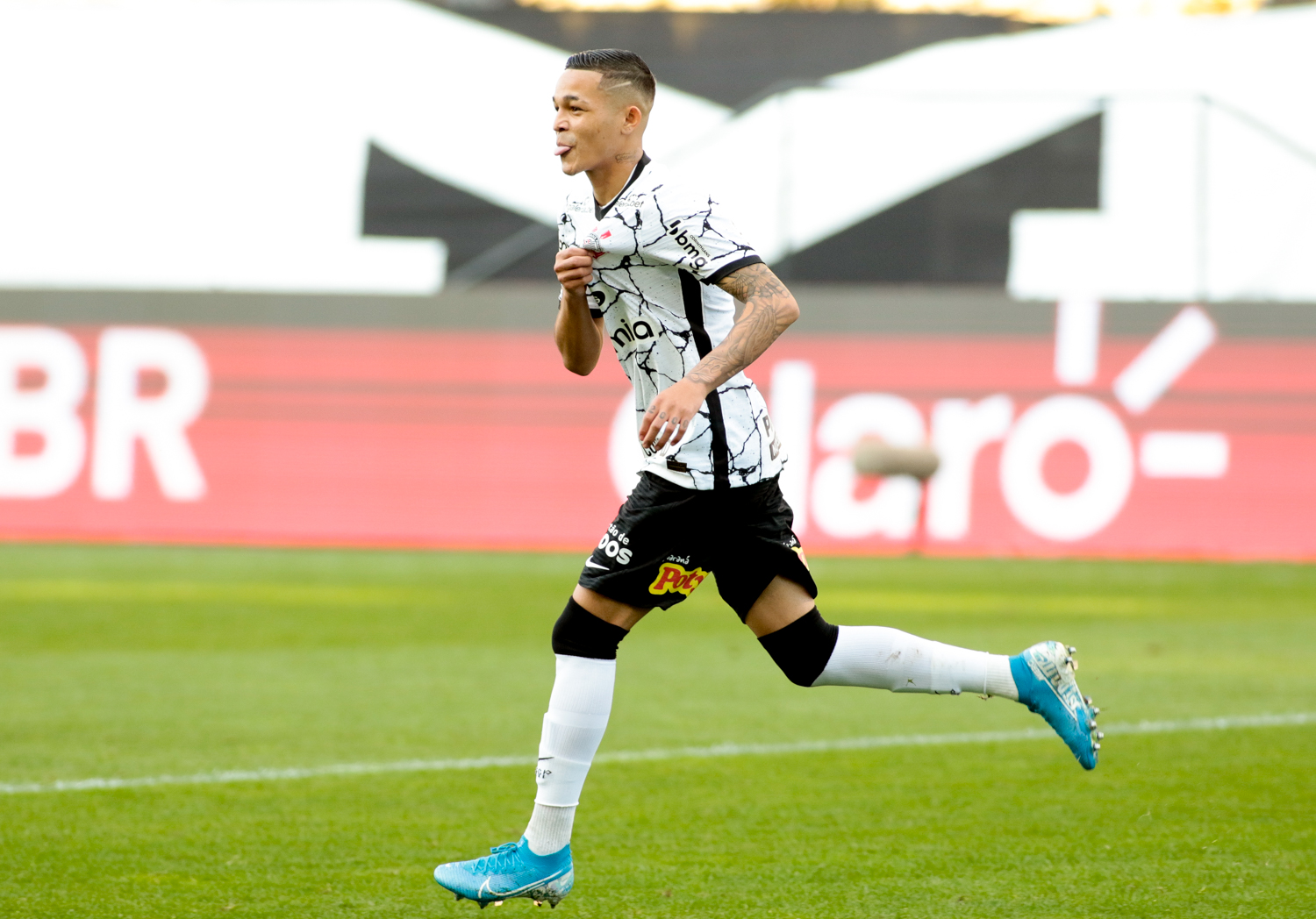 Adson se destaca como titular e ganha potencial de venda no Corinthians ...