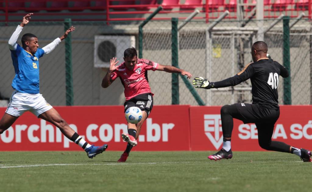 Com ascensão de Patryck, lateral esquerda do São Paulo pode ficar ainda ...