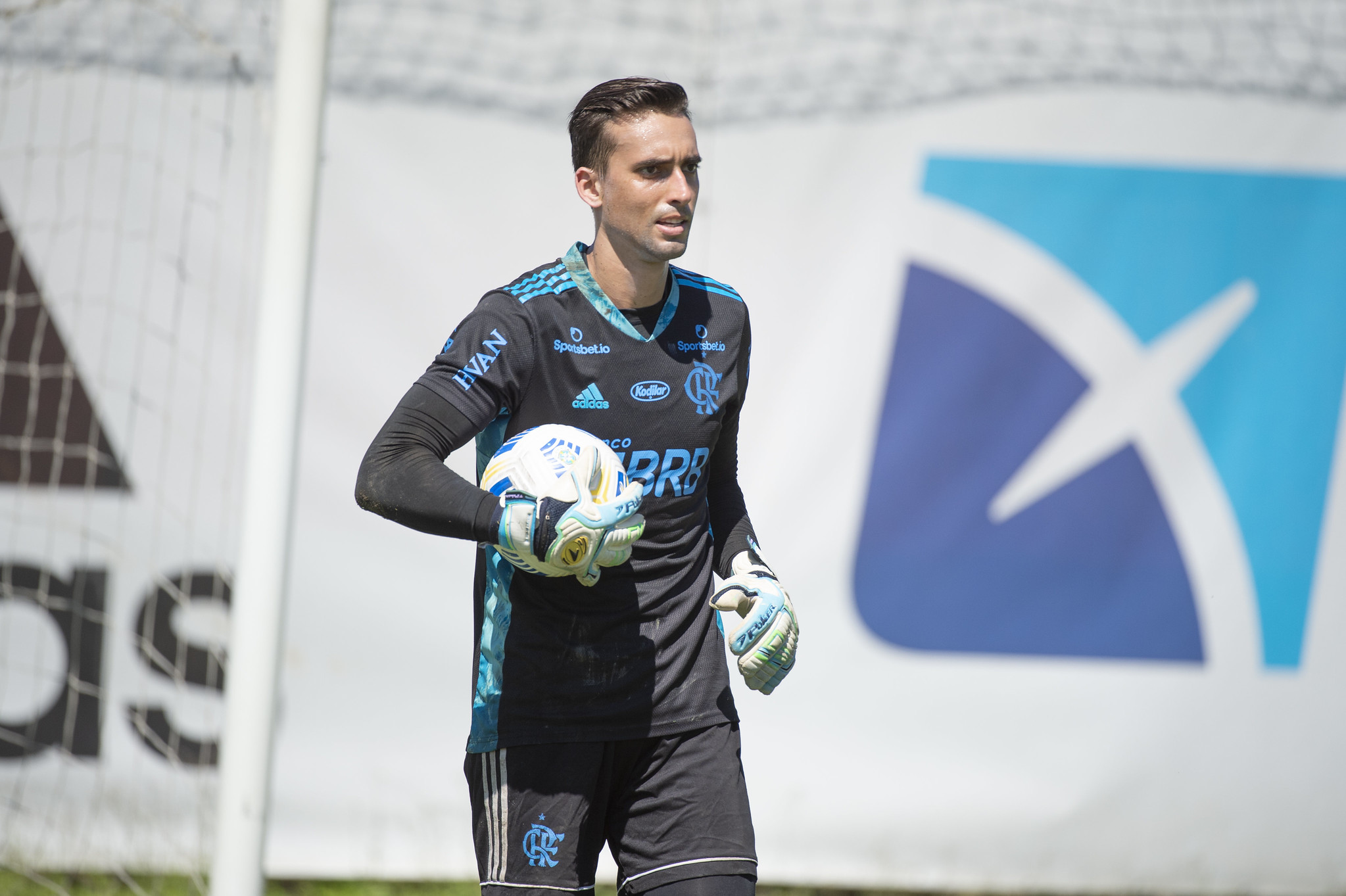 Goleiro César volta a treinar no Flamengo - Gazeta Esportiva