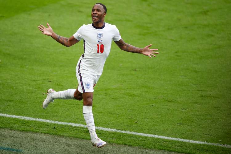 Há nove anos na Inglaterra, Sterling fala sobre carreira na seleção e ...