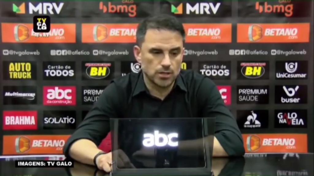 Rodrigo Caetano ressalta sistema defensivo e fala sobre Diego Godín ...