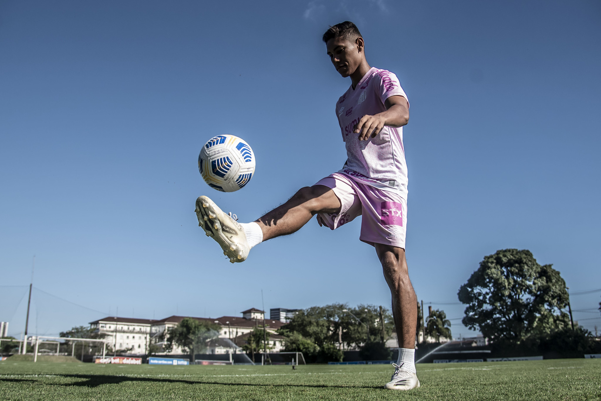 Balieiro volta a ser titular do Santos na função de origem após cinco ...