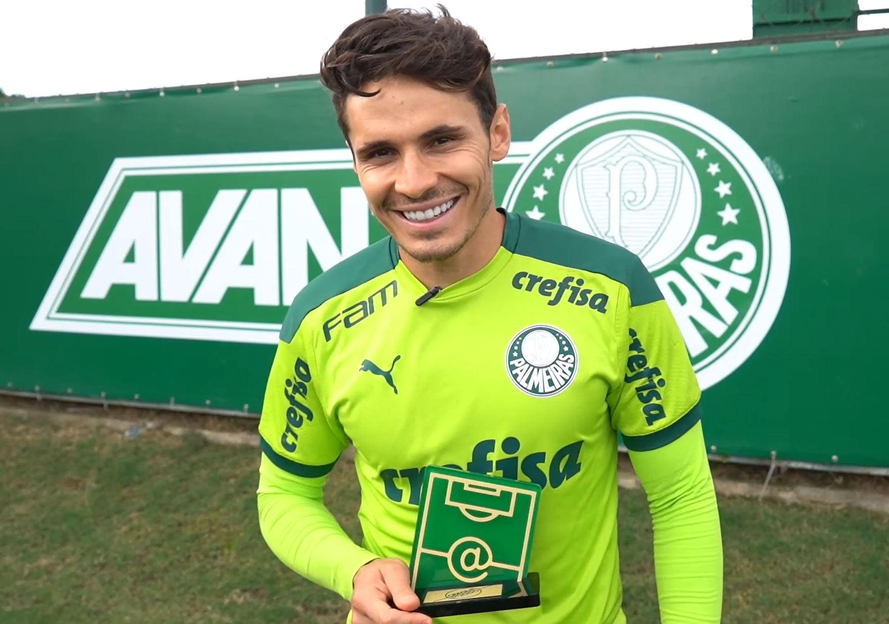 Veiga completa entrevista interrompida por invasão e fala sobre série ...