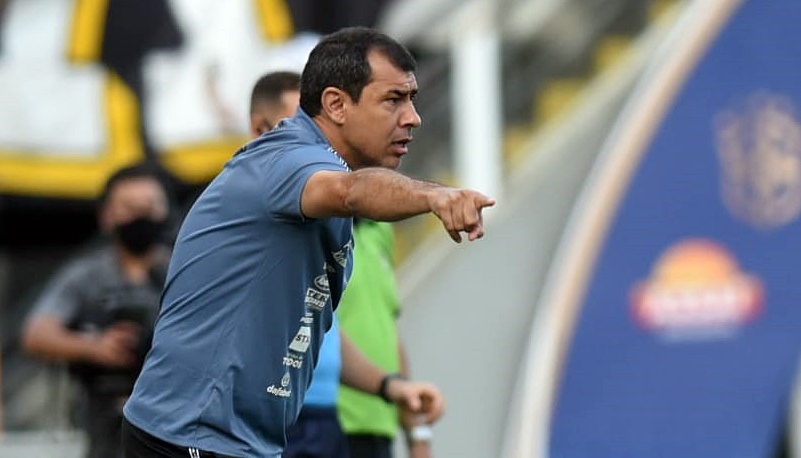 Carille utiliza quase todo o elenco e não consegue repetir escalação no ...