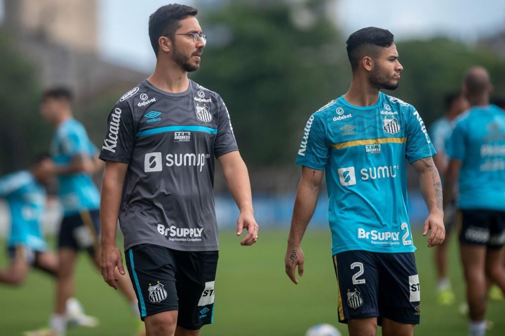 Kevin Malthus, do Santos, volta a correr em campo após cirurgia ...