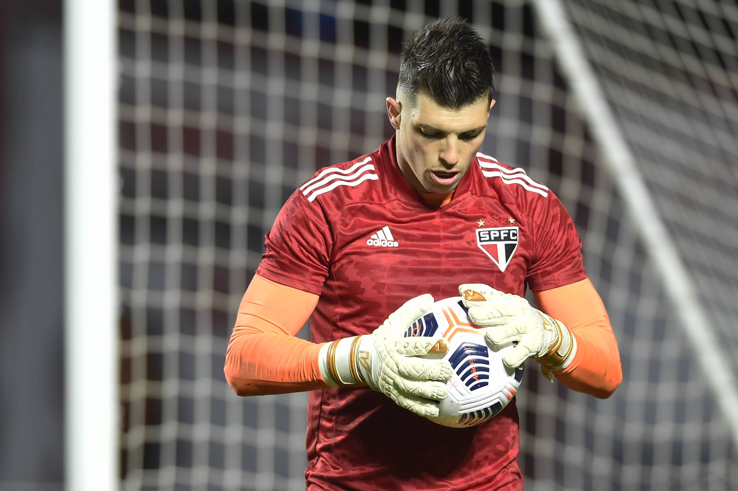 Volpi vive altos e baixos em 2021, mas tem respaldo de Ceni para seguir ...