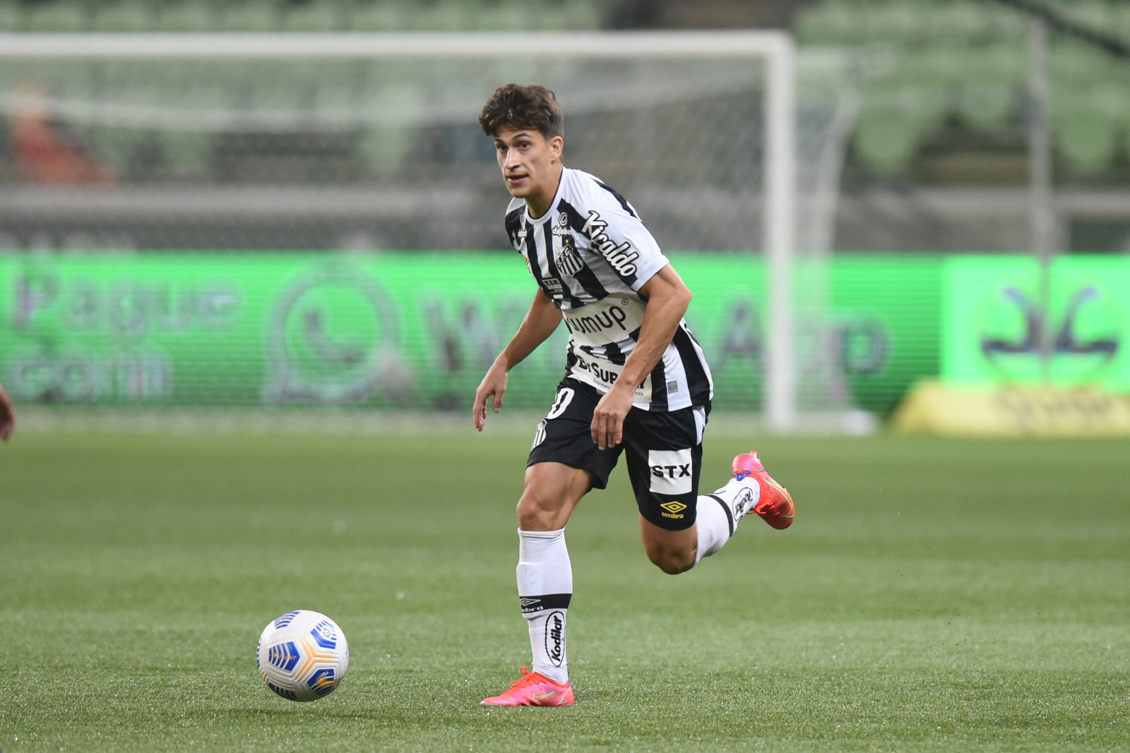 Jovem Gabriel Pirani é o jogador com mais partidas pelo Santos na ...