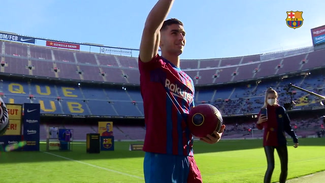 Ferrán Torres é apresentado no Camp Nou - Gazeta Esportiva