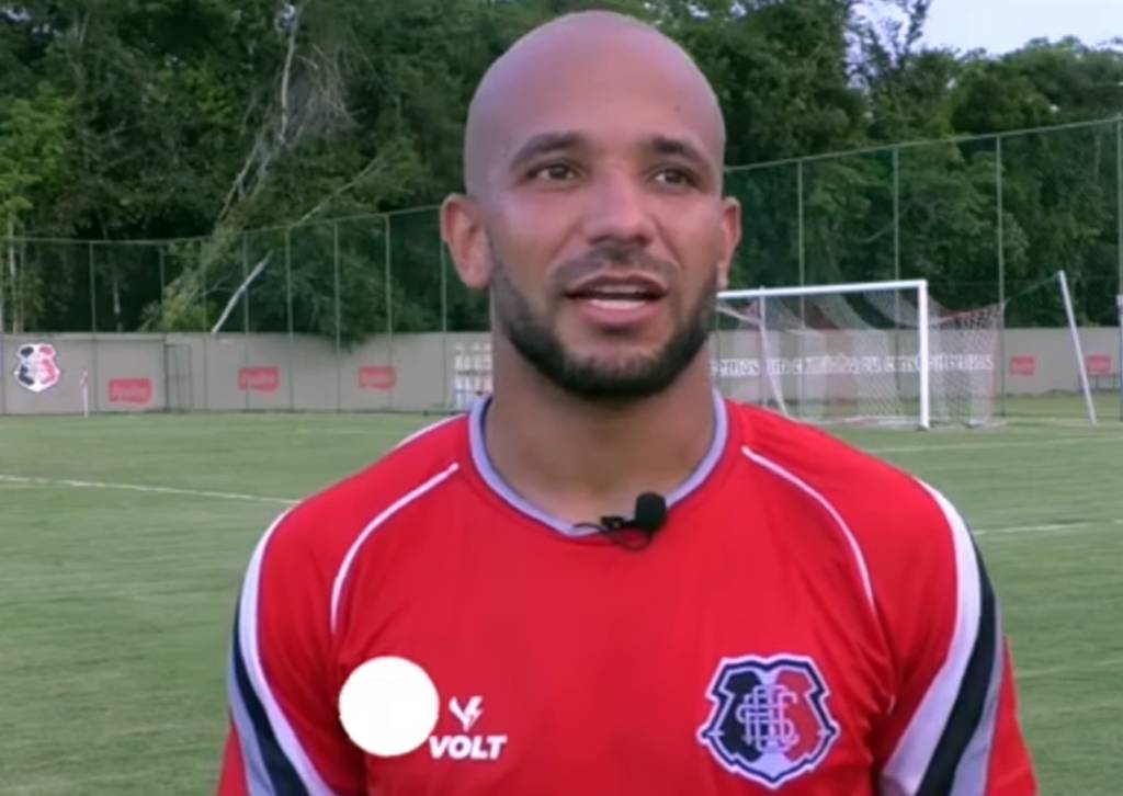 Santa Cruz apresenta o lateral-esquerdo Ítalo Silva - Vídeos - Gazeta Esportiva.com