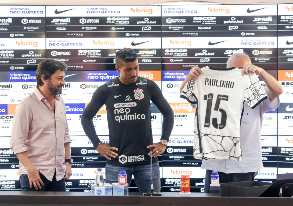 Veja imagens da apresentação oficial de Paulinho no Corinthians ...