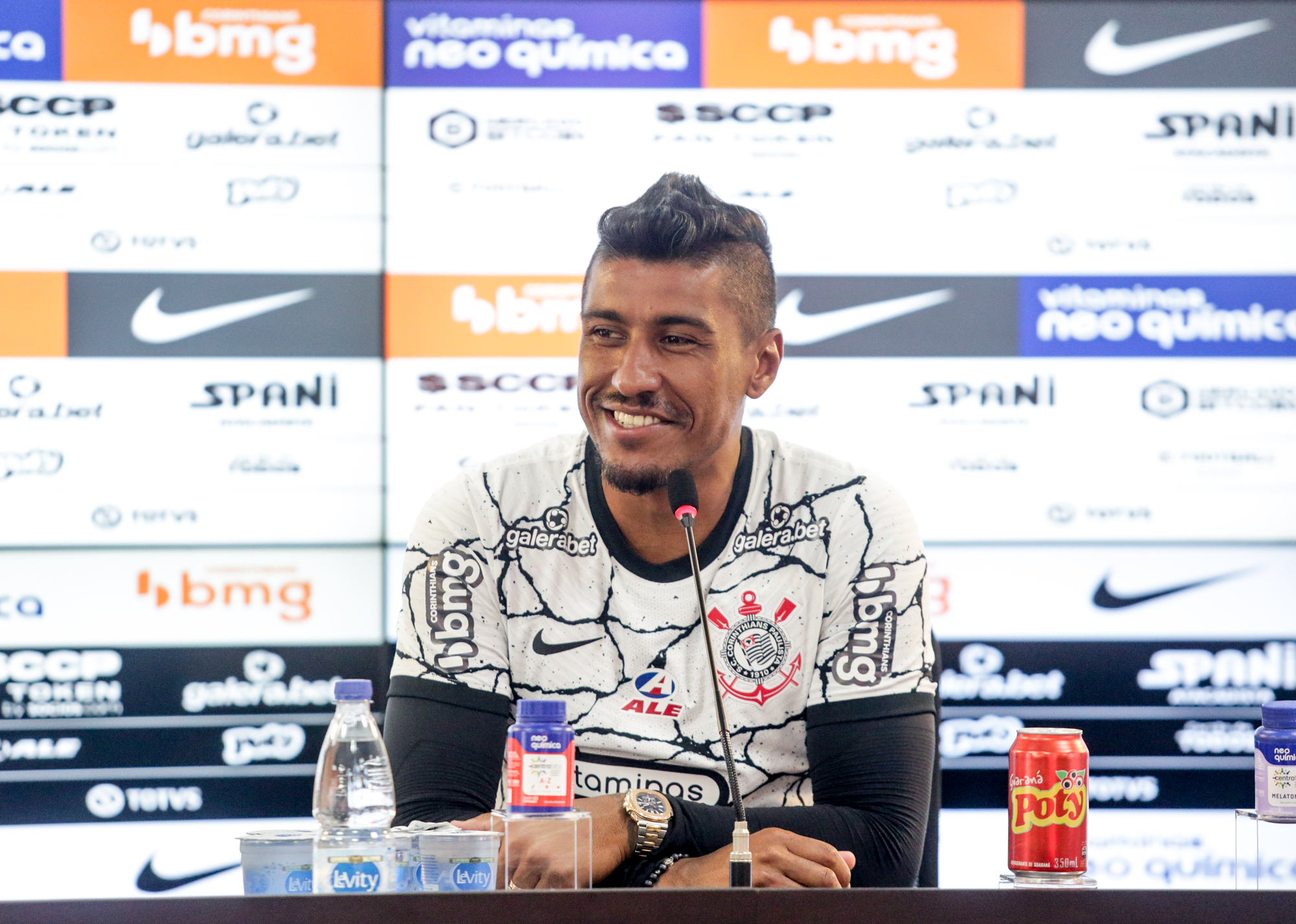 Veja imagens da apresentação oficial de Paulinho no Corinthians ...
