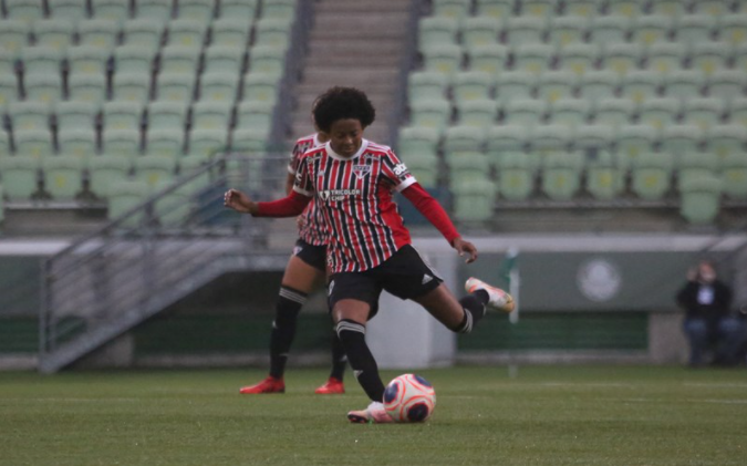 Lateral Dani acerta renovação com o time feminino do São Paulo - Gazeta ...