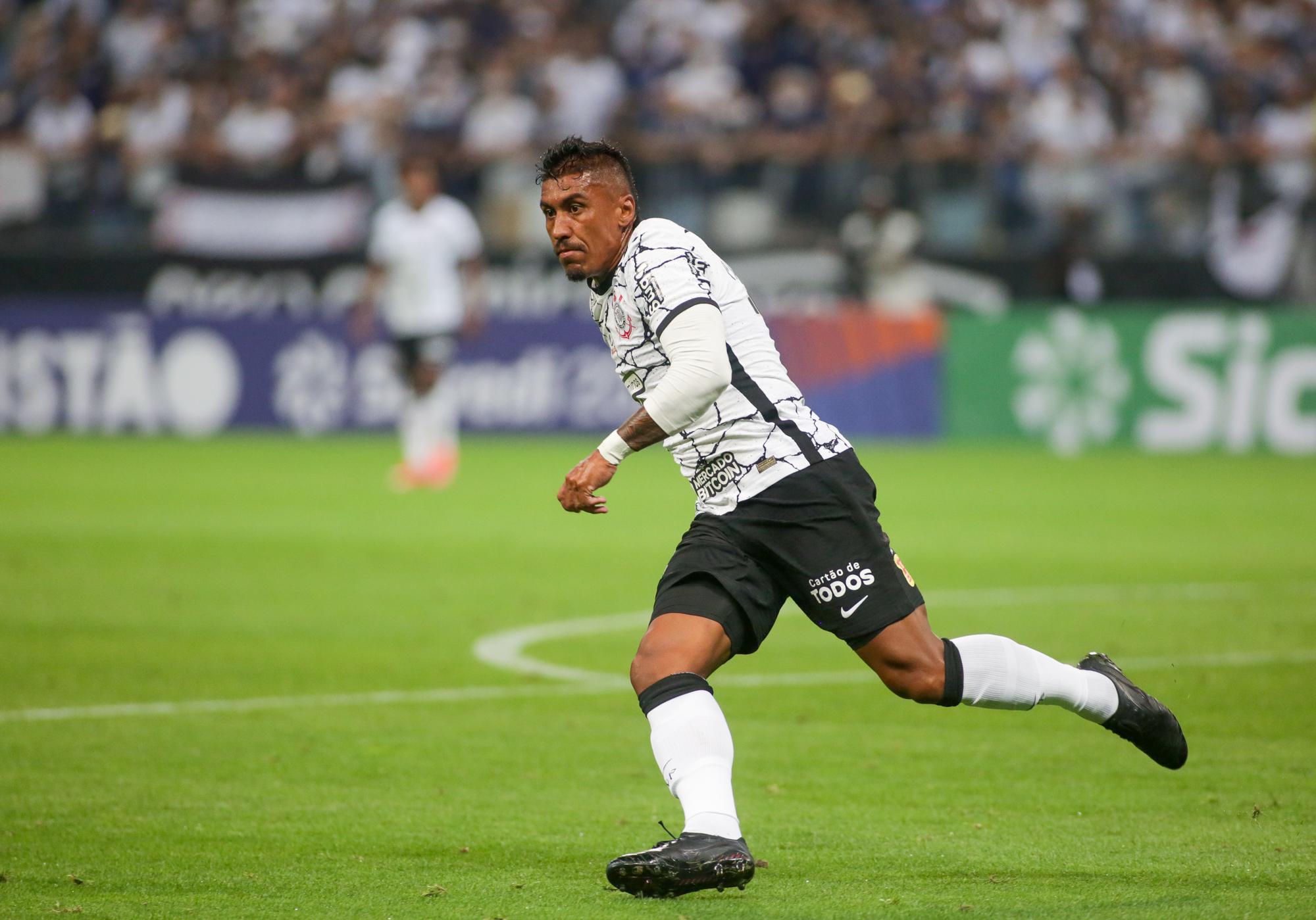Paulinho reestreia pelo Corinthians com uma finalização a cada 5 ...