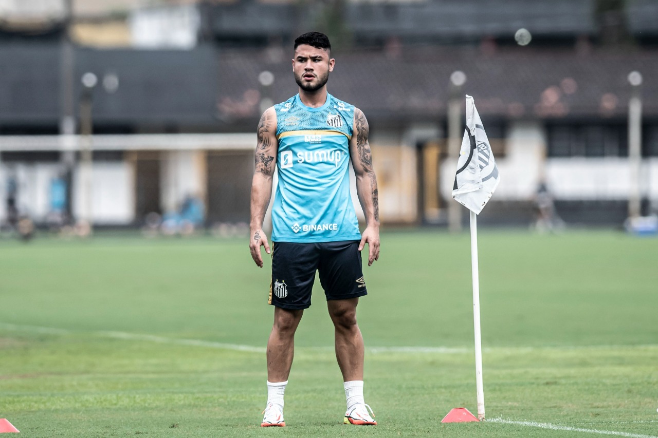 Kevin Malthus inicia fase de transição no CT do Santos e se aproxima de ...