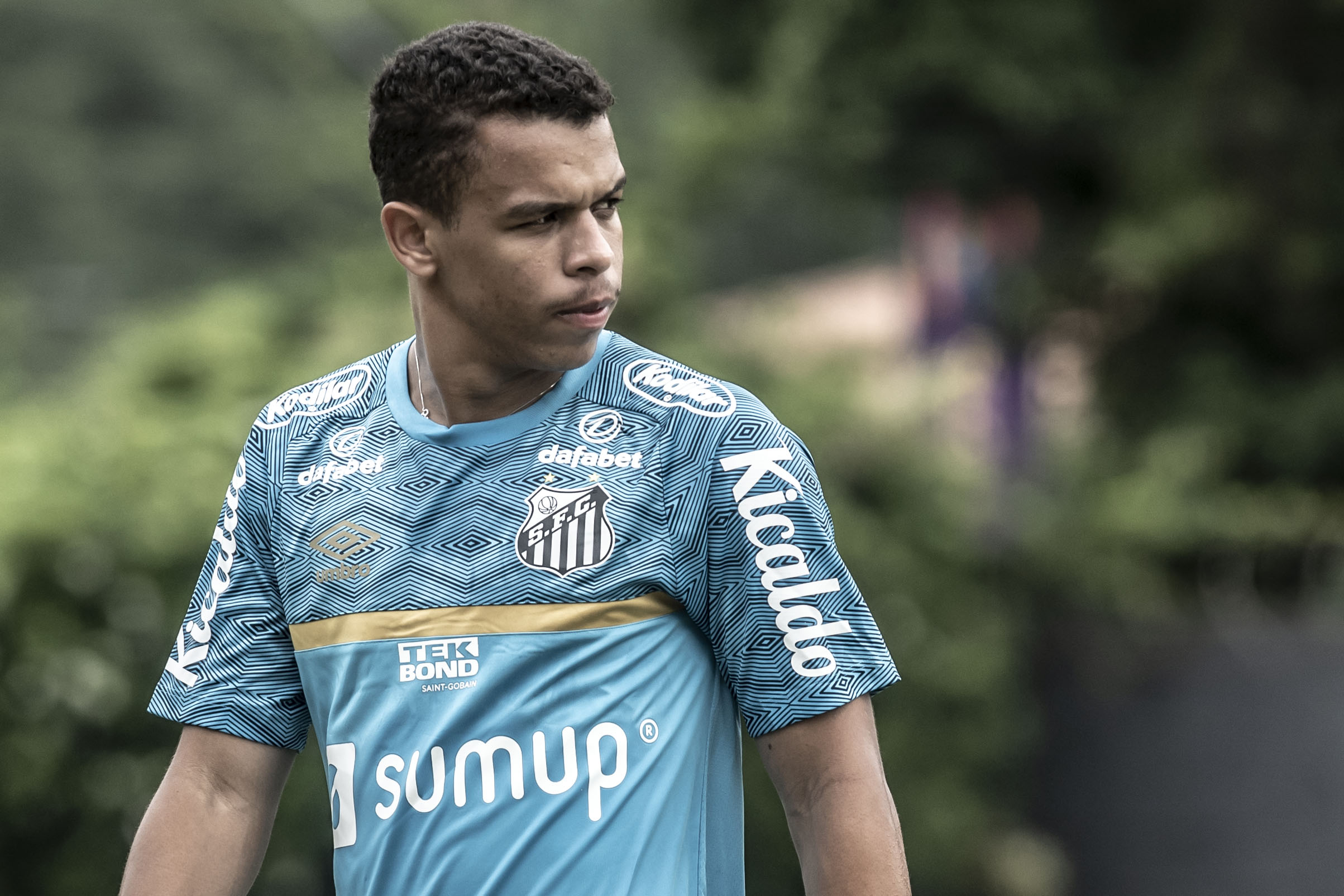 Sandry segue tratando lesão e não deve voltar ao Santos contra o ...