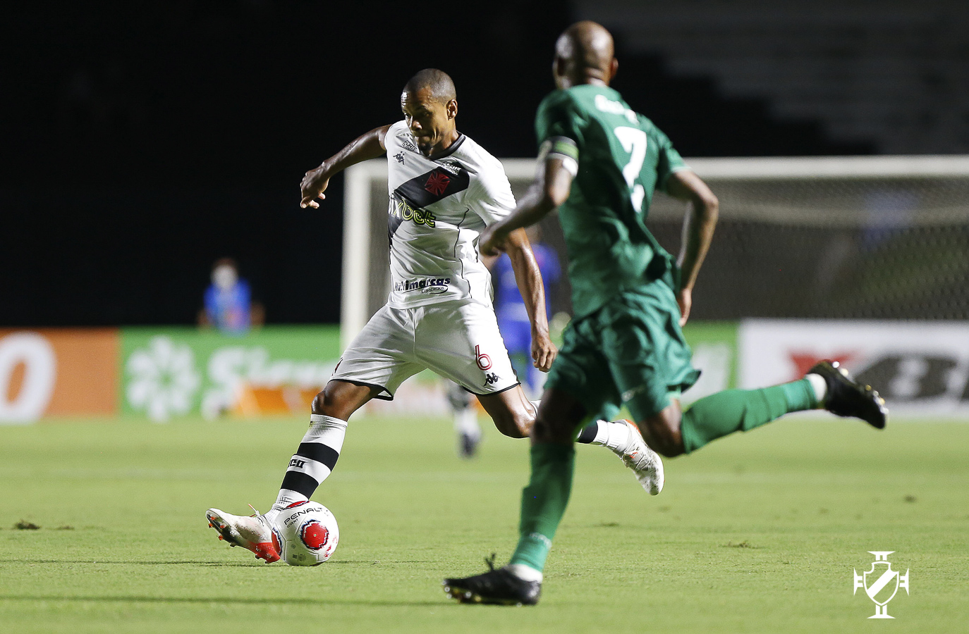 Lateral-esquerdo Edimar elogia trabalho de Zé Ricardo no Vasco - Gazeta ...