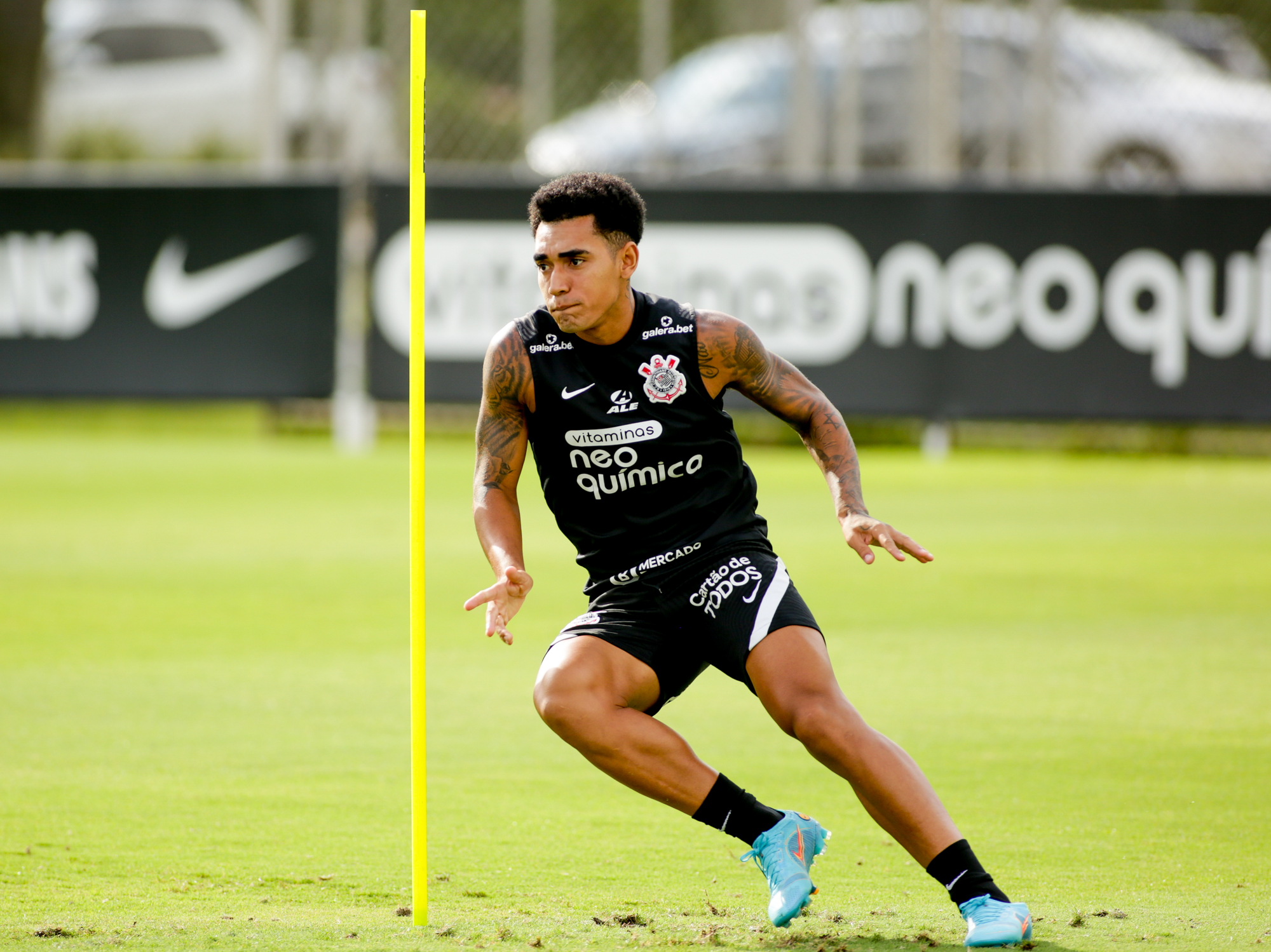 Du Queiroz desponta como “novo” titular no meio-campo do Corinthians ...