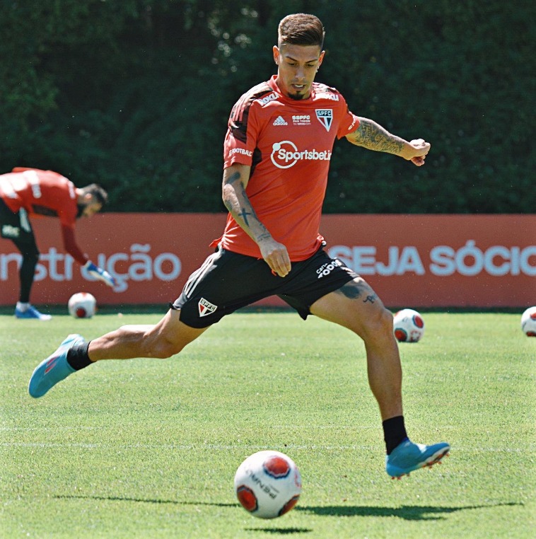 Luan e Patrick treinam com o grupo em reapresentação do São Paulo ...