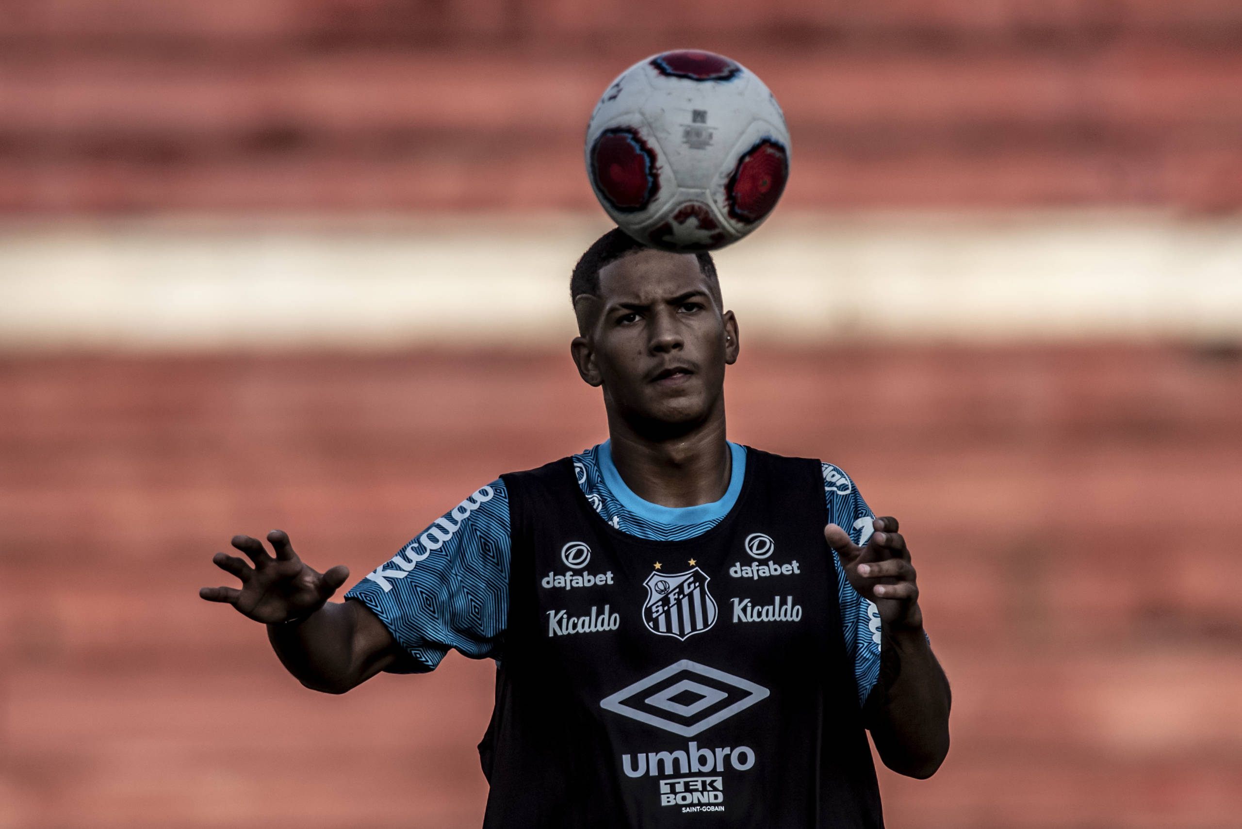 Ângelo revela admiração pelo Barcelona e descarta rótulo de herdeiro do ...