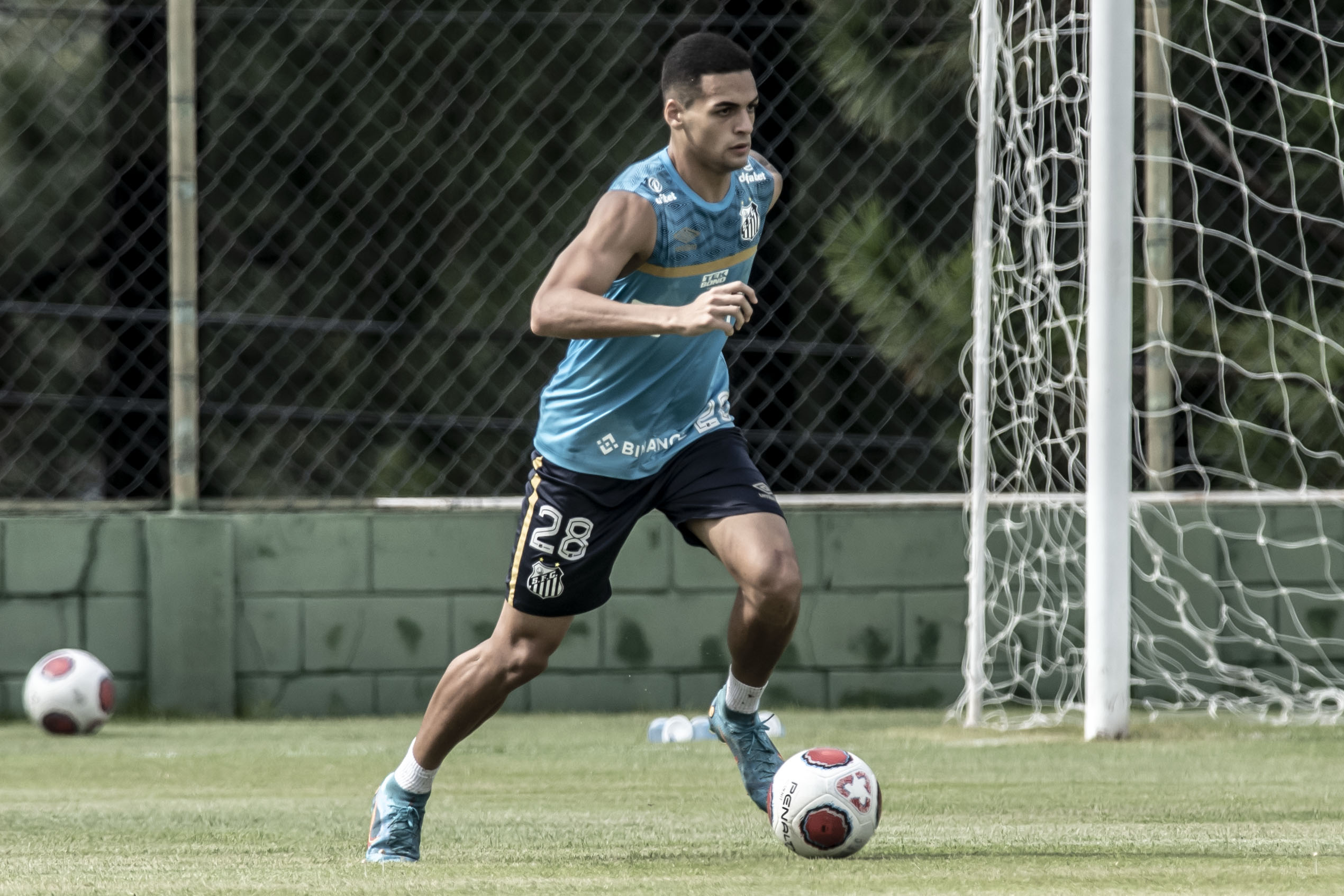 Kaiky fala sobre experiência de atuar como volante e projeta "final ...