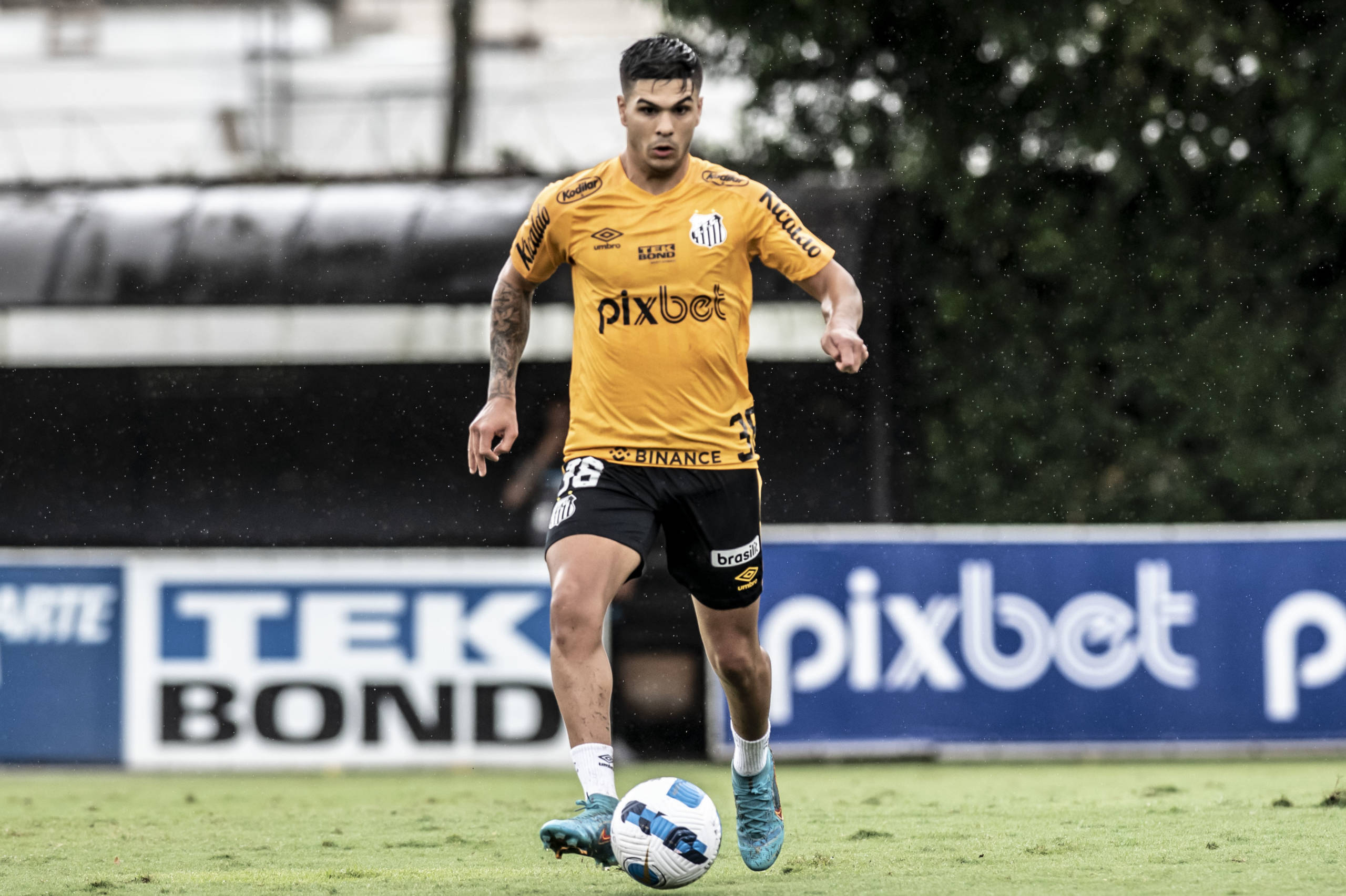 Rodrigo Fernández é registrado no BID e está liberado para estrear pelo ...