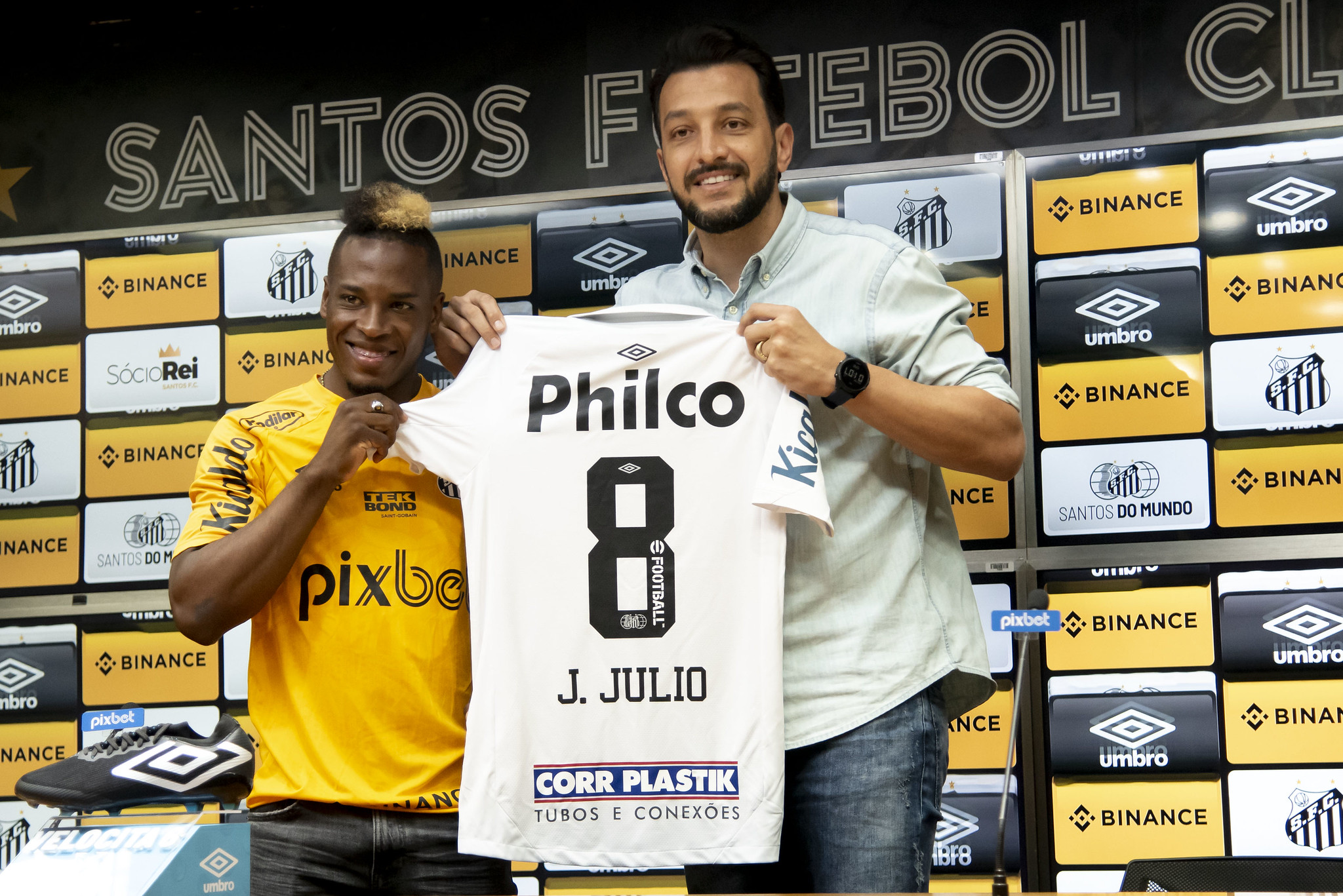 Veja fotos da apresentação de Jhojan Julio no Santos - Gazeta Esportiva