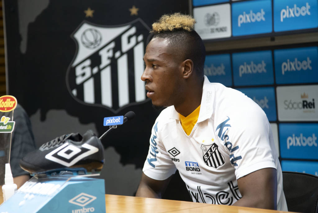 Veja fotos da apresentação de Jhojan Julio no Santos - Gazeta Esportiva