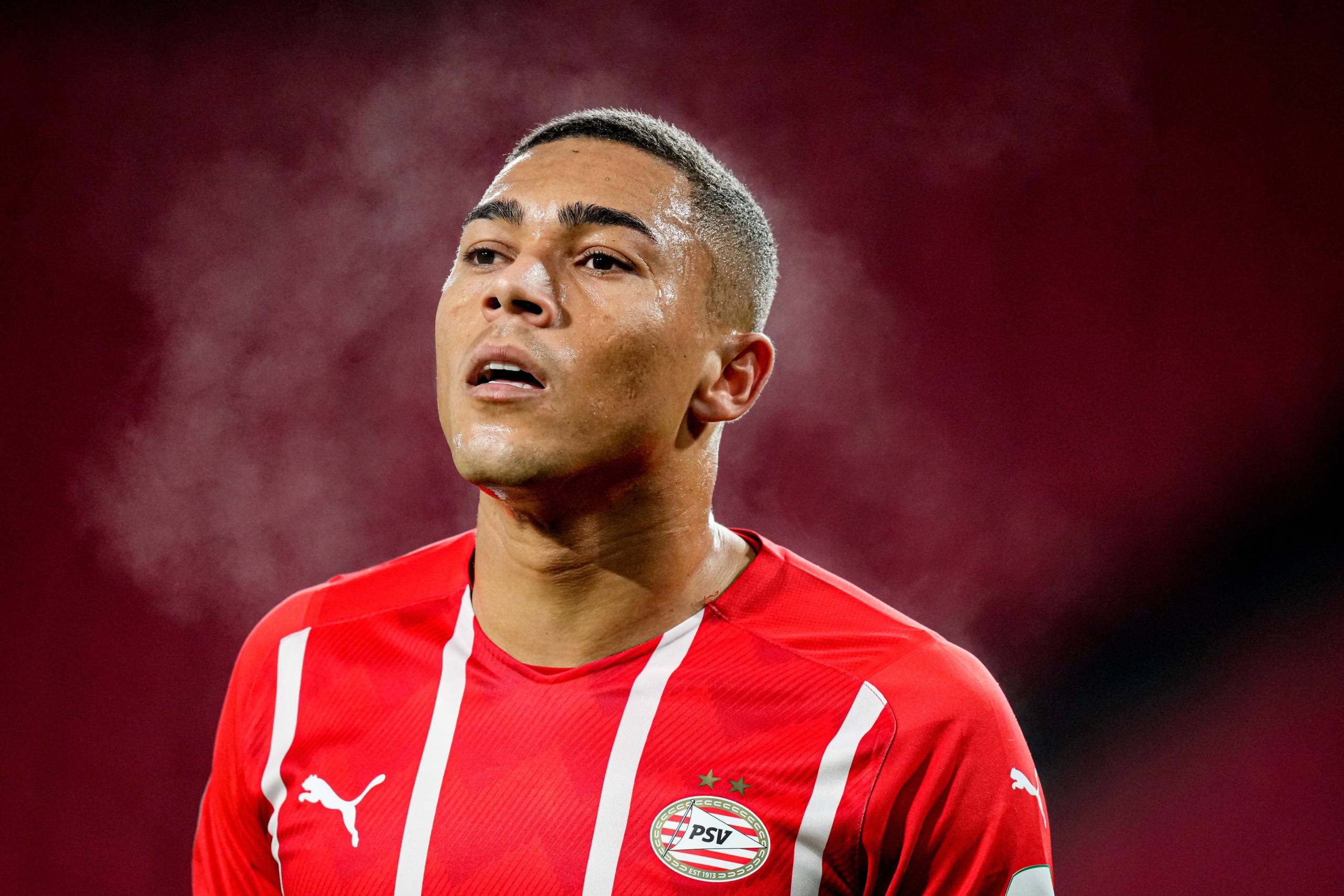 Palmeiras negocia a contratação do centroavante Carlos Vinícius, do PSV ...