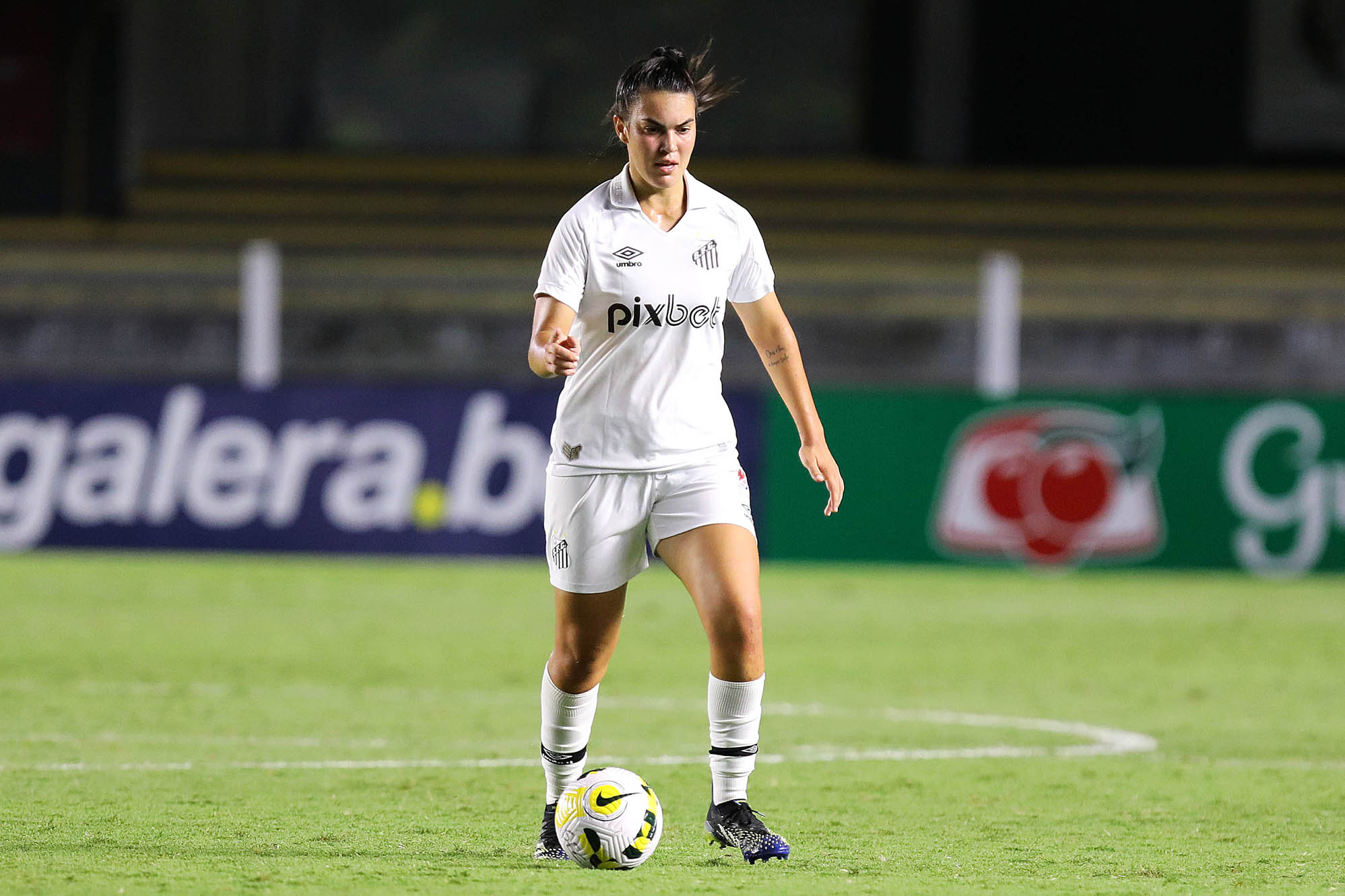 Julia celebra primeiro gol na temporada e enaltece elenco do Santos ...