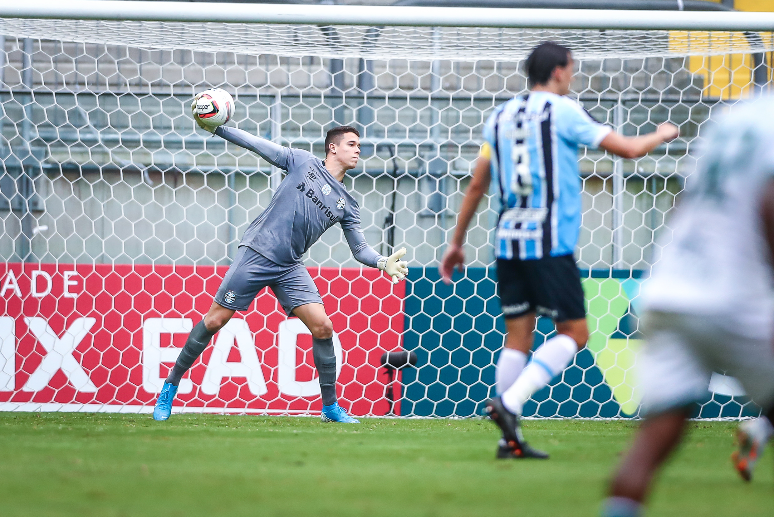 Brilhante na vitória do Grêmio, Brenno projeta sequência positiva na ...