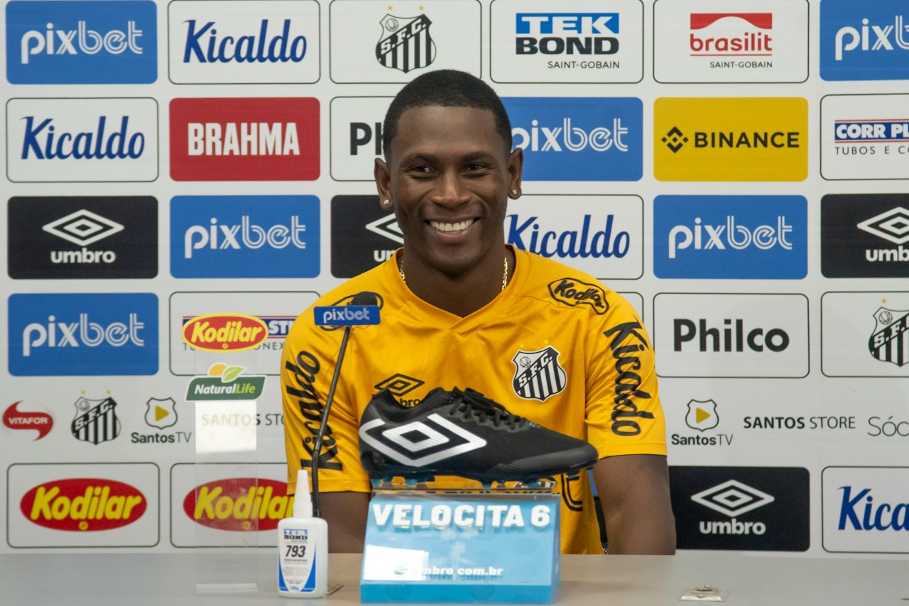 Veja fotos da apresentação de Bryan Angulo no Santos - Gazeta Esportiva