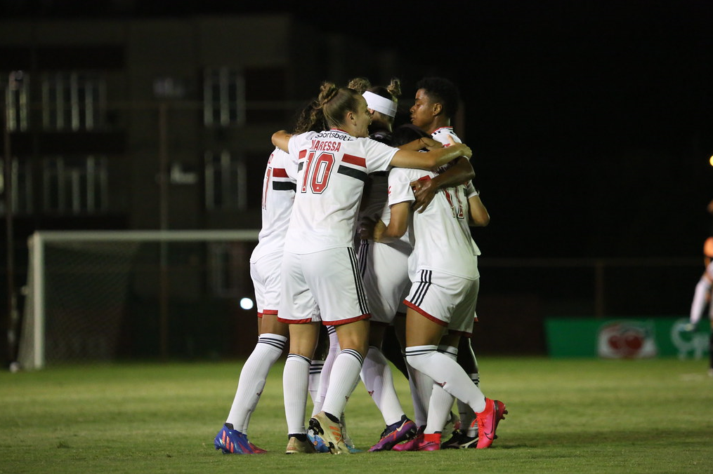 São Paulo vira contra o Atlético-MG e aumenta vantagem dentro do G8 do ...