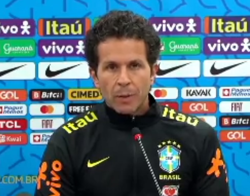 Rodrigo Lasmar, médico da seleção, fala sobre lesão de Neymar - Vídeos ...