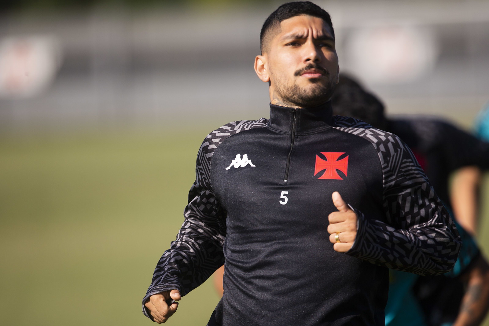 Yuri Lara exalta bom momento no Vasco - Gazeta Esportiva