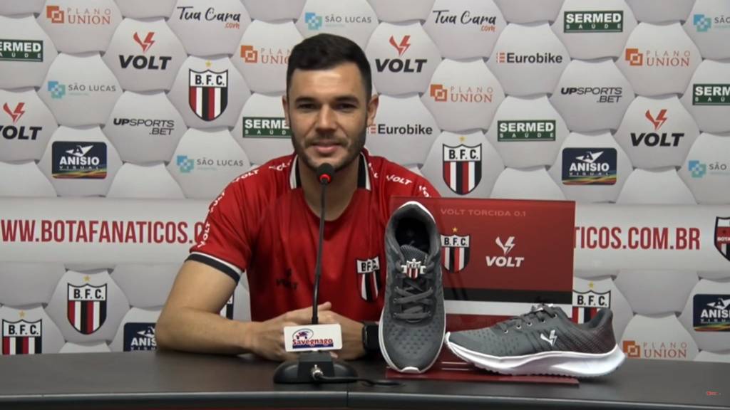 Jean Victor diz estar feliz no Botafogo e pede foco no duelo contra o ...