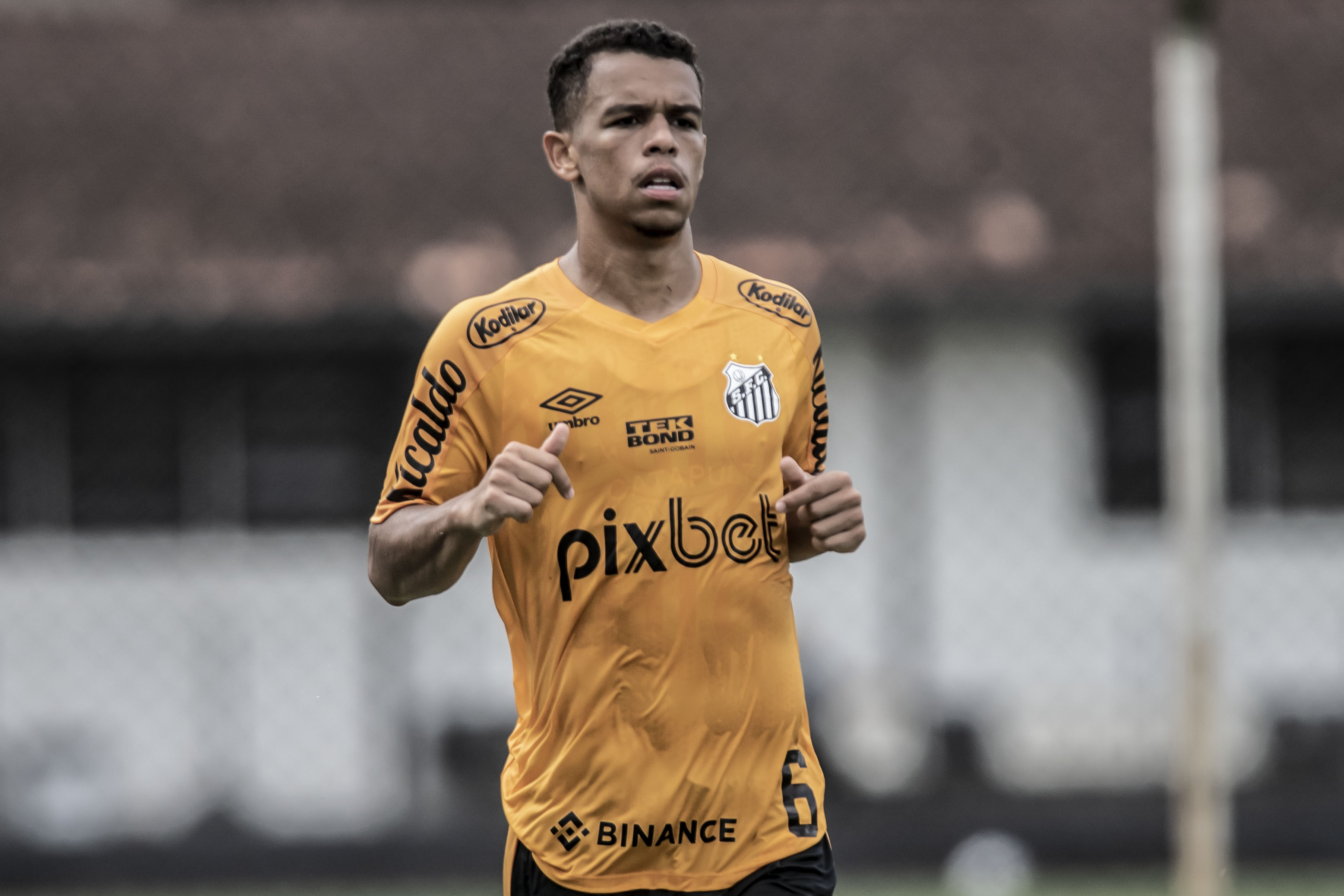 Atrapalhado por lesões, Sandry enfrenta dificuldades para se firmar no ...