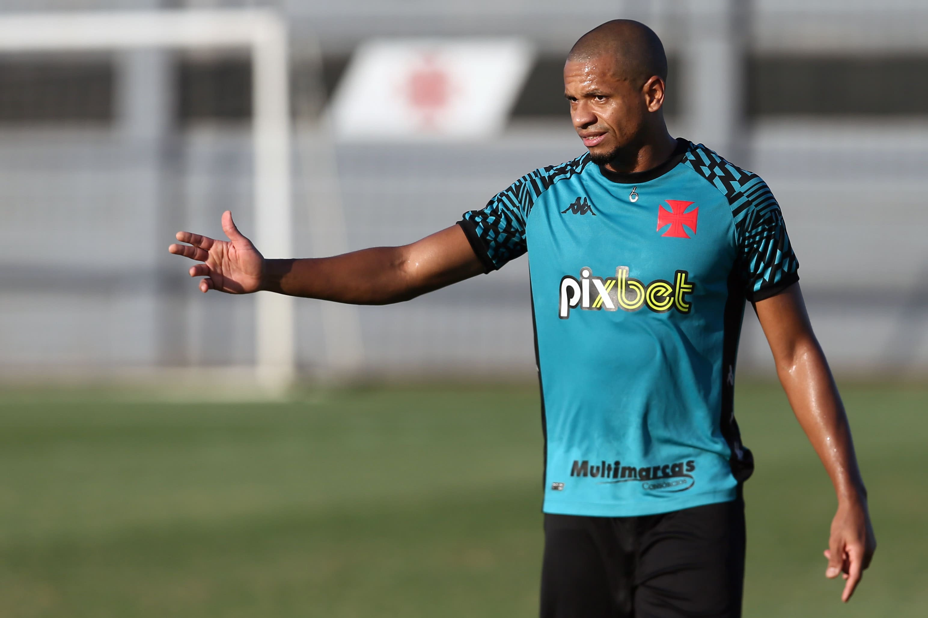 Edimar destaca boa temporada da defesa do Vasco - Gazeta Esportiva