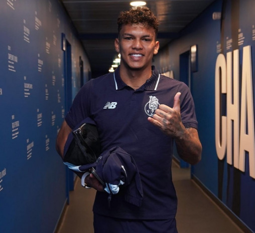 Em estreia de Gabriel Veron, Porto vence Monaco no Estádio do Dragão ...