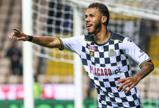 Nathan desembarca no Brasil e se diz motivado para dar alegria ao ...