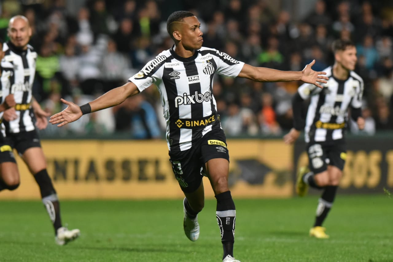 Madson se destaca após chegada de Nathan e cria "problema positivo ...