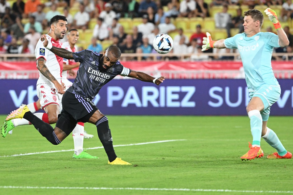 Veja fotos do jogo entre Monaco e Lyon pelo Campeonato Francês - Gazeta ...