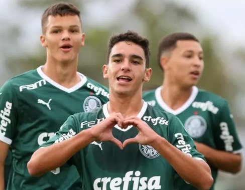 Promessa do Palmeiras, Figueiredo se machuca pelo sub-17 e deixa jogo ...